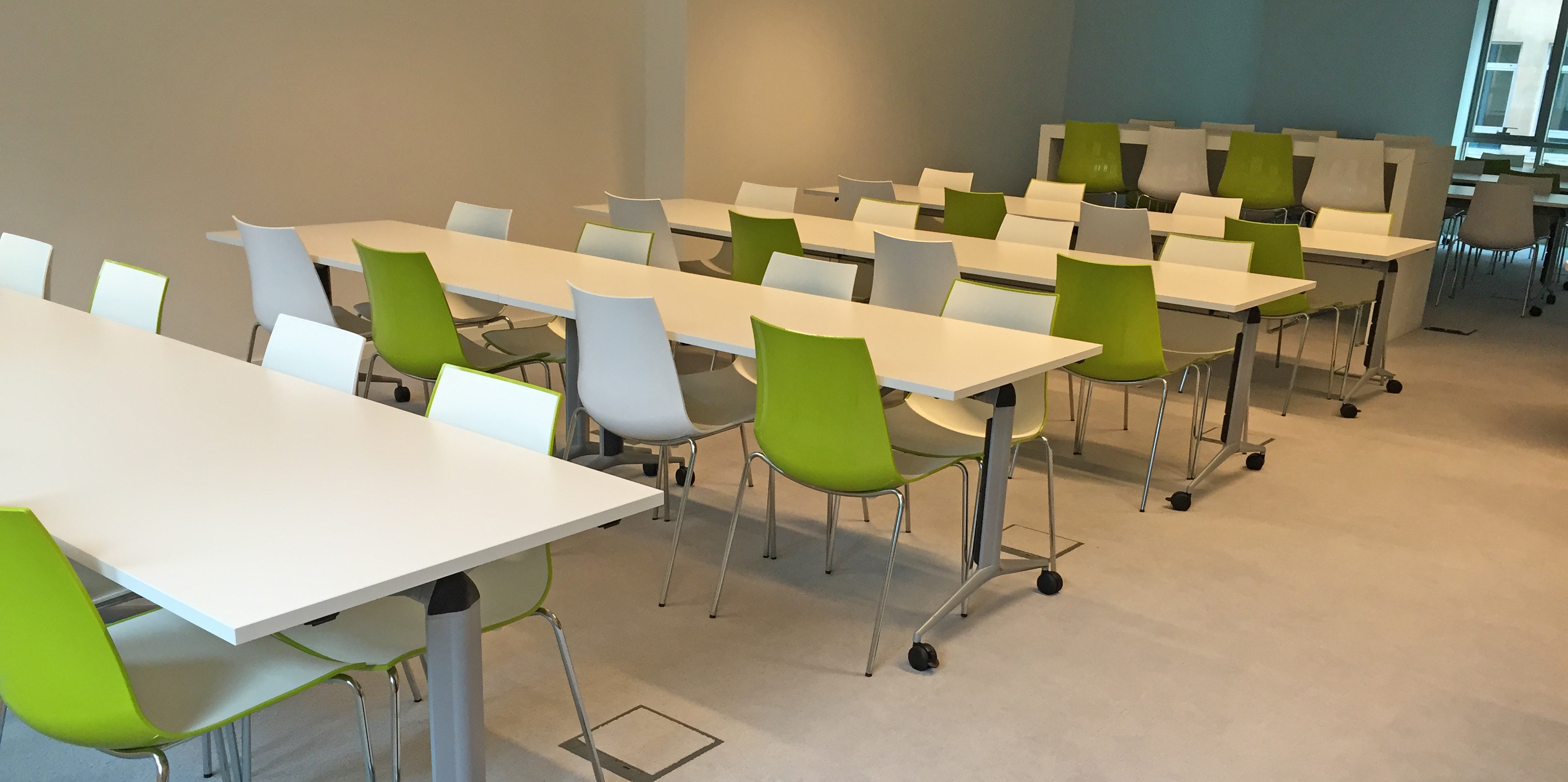 Meubles pour espaces collectifs et détente en entreprise à Namur